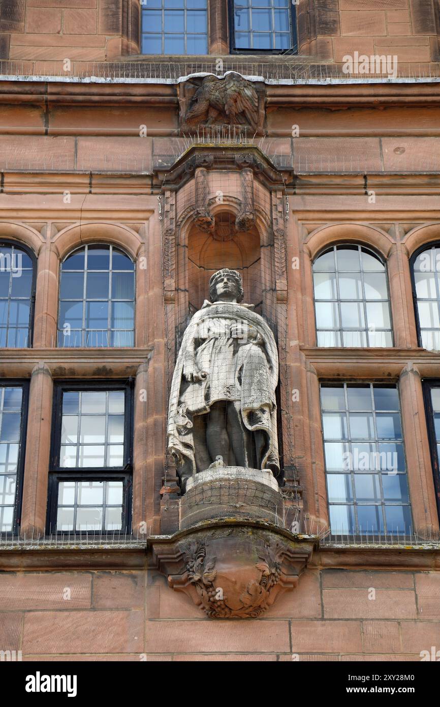 Statue of Ranulf Earl of Chester on the facade of Coventry Council ...