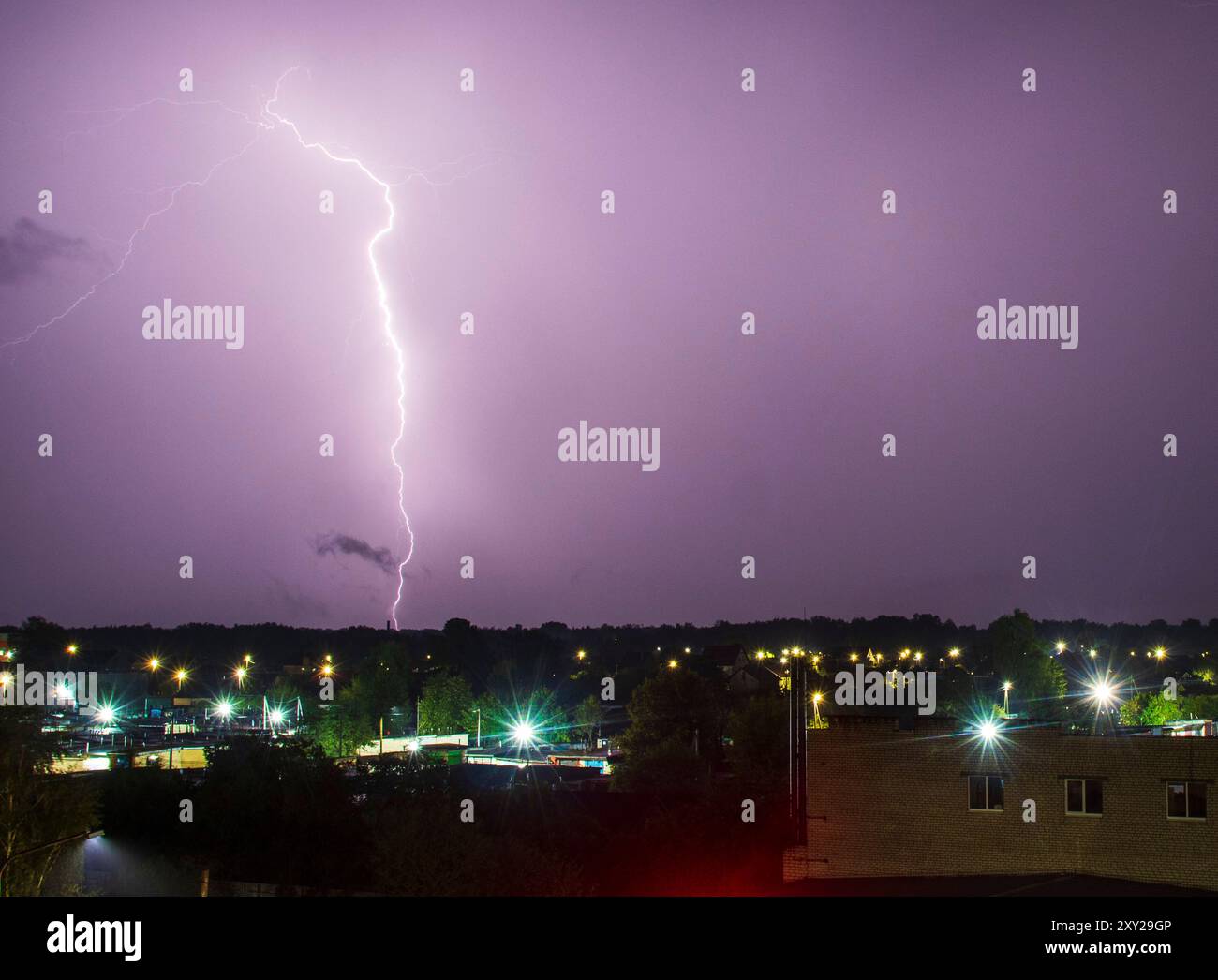 Lightning in the night sky hi-res stock photography and images - Alamy