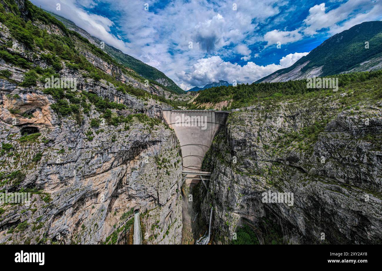 Hydropower dam italy hi-res stock photography and images - Alamy