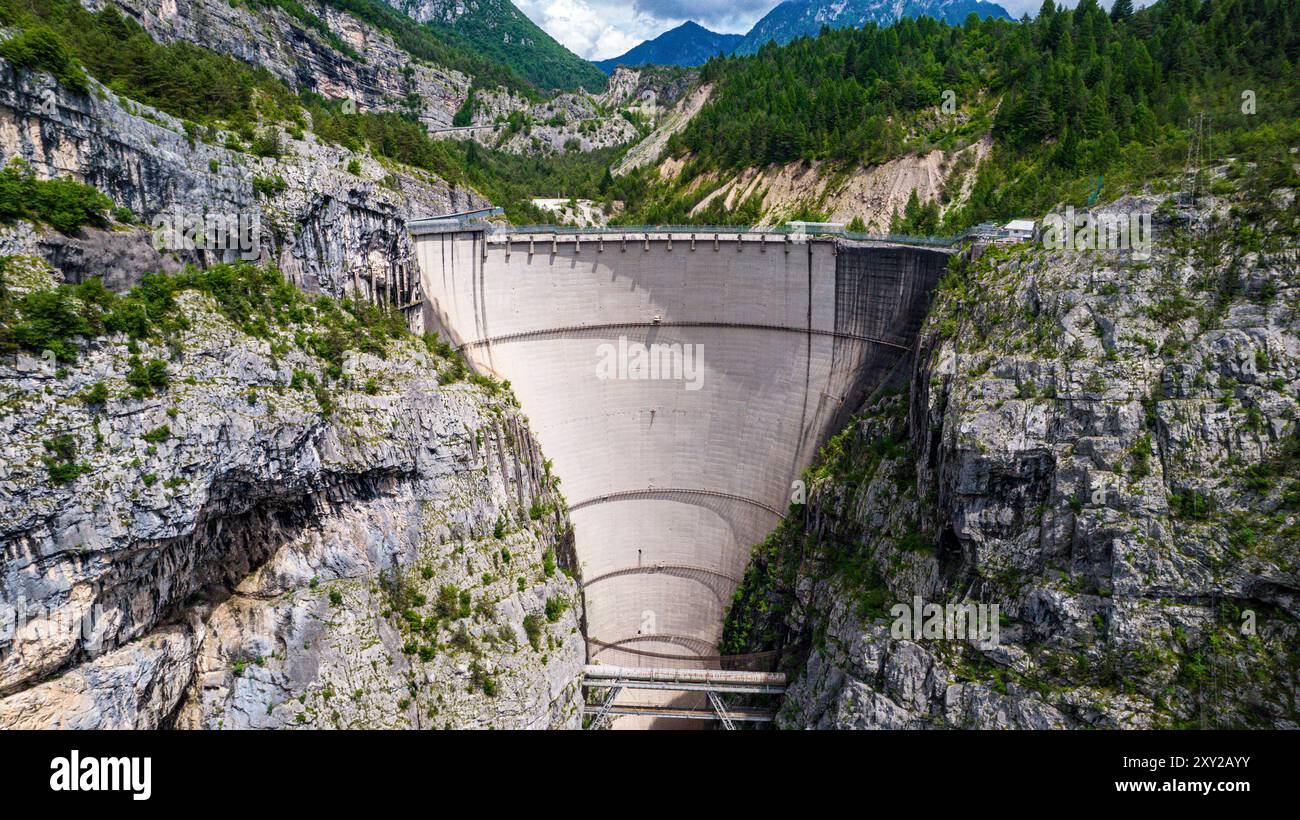Hydropower dam italy hi-res stock photography and images - Alamy