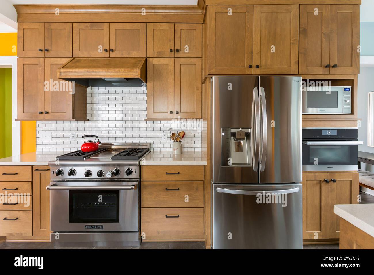 White subway tile backsplash by u s ceramic tile hi-res stock photography and images - Alamy