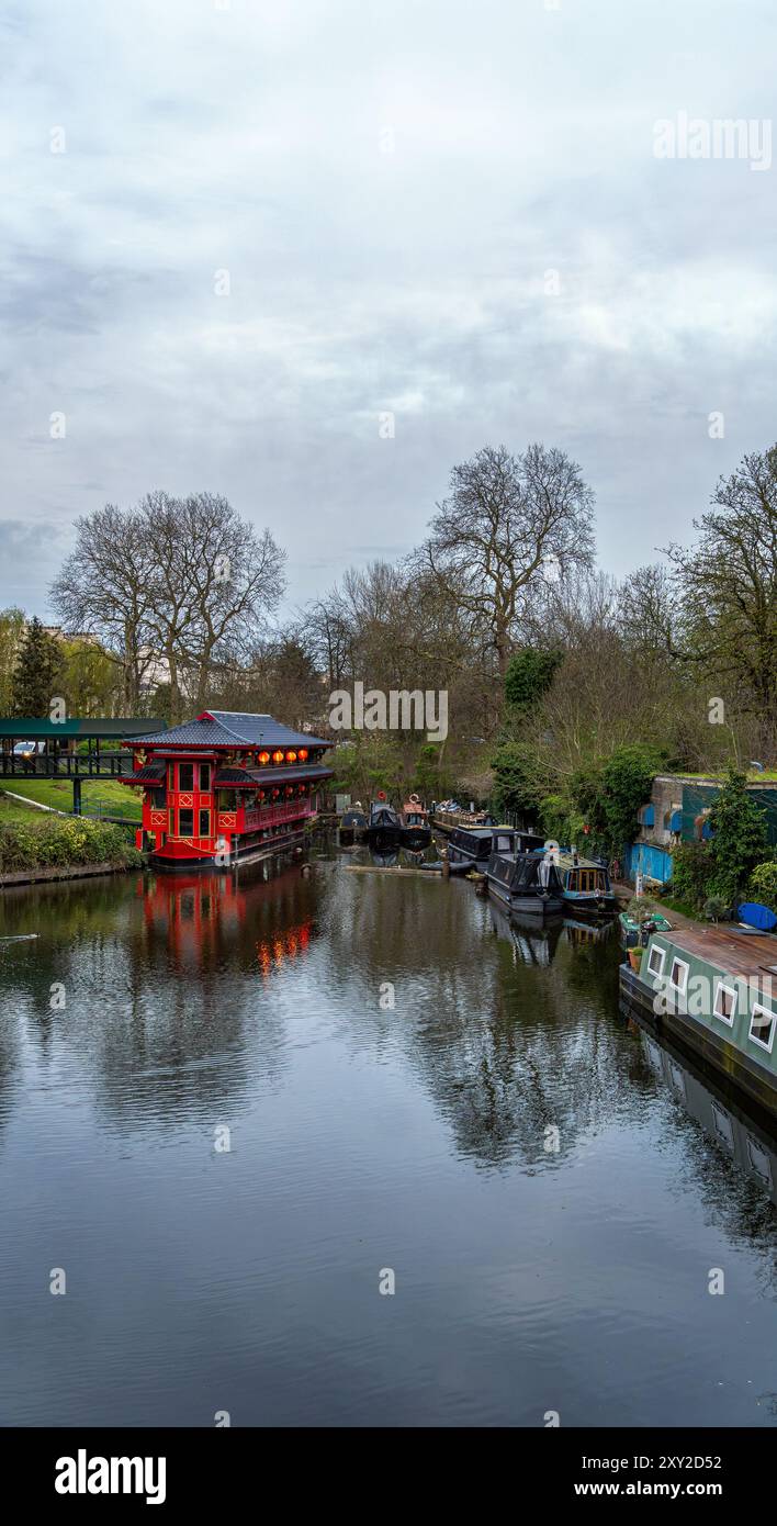 Red boat floating Chinese restaurant Feng Shang princess in London's ...