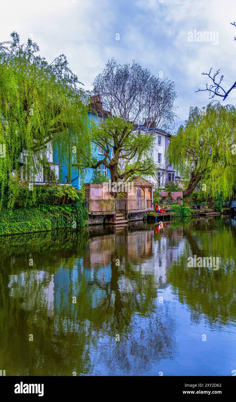 Typical luxury Victorian London house in the residential district of ...