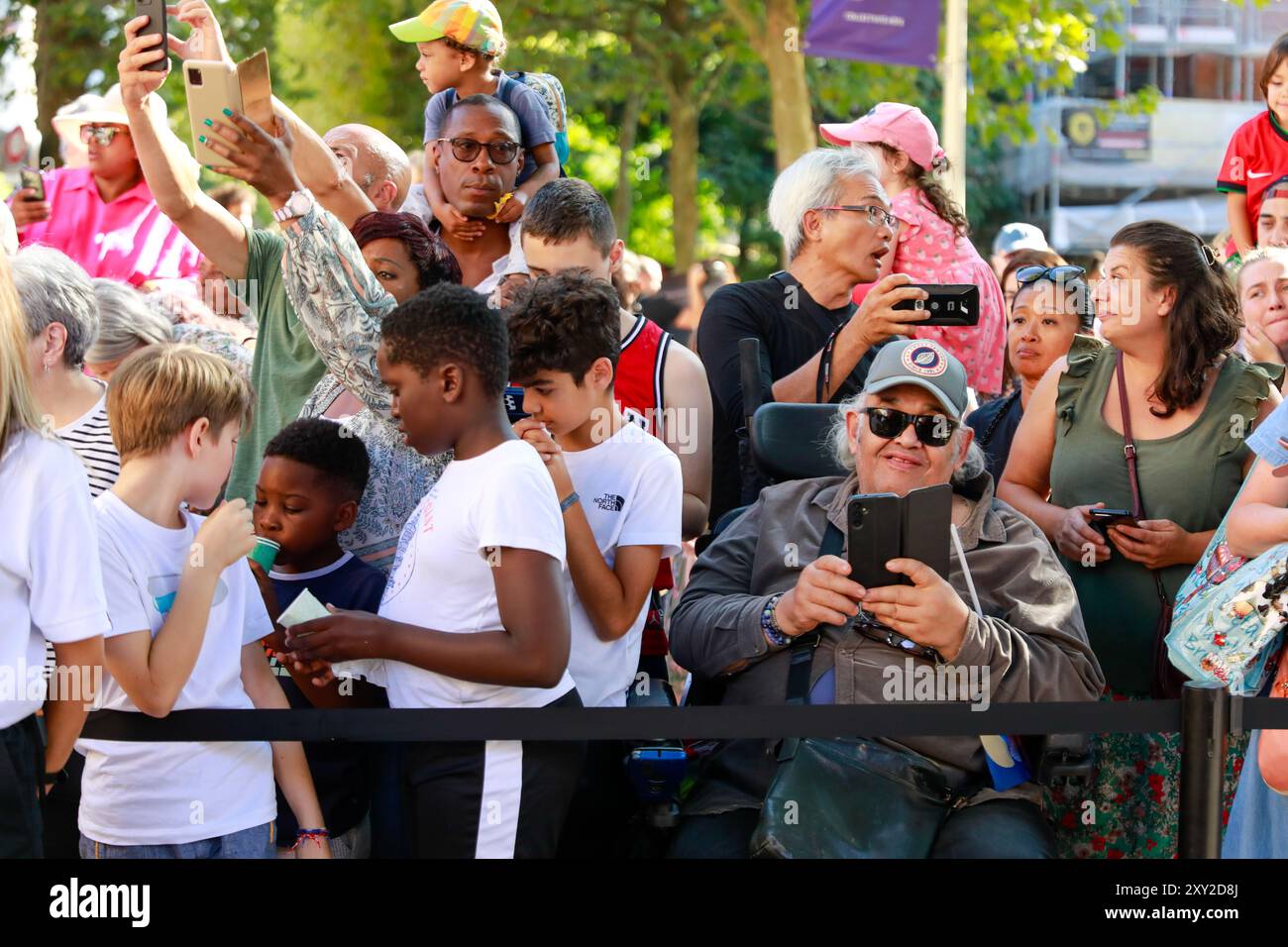 Torch arrived a the Ile De France Region. Flame is going close to Paris ...