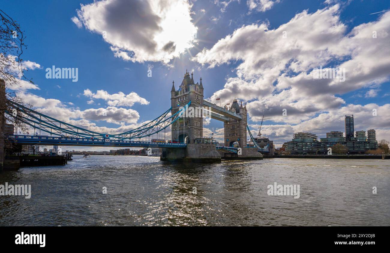 Panoramic view of the River Thames with blue sky and the sun behind the ...