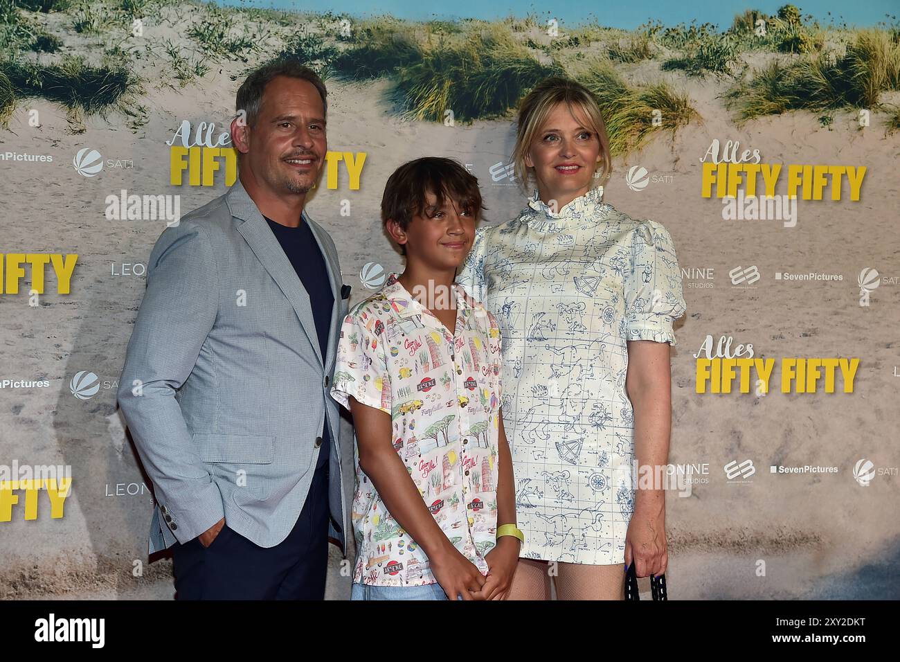 Premiere von ALLES FIFTY FIFTY in Berlin Ankunft, red carpet , der ...