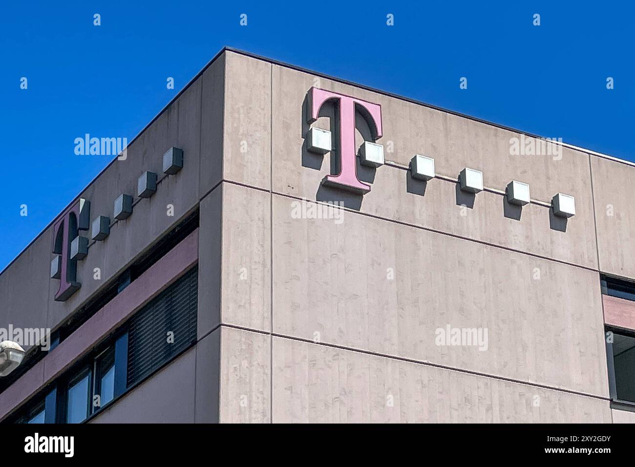 Telecommunications services hi-res stock photography and images - Alamy