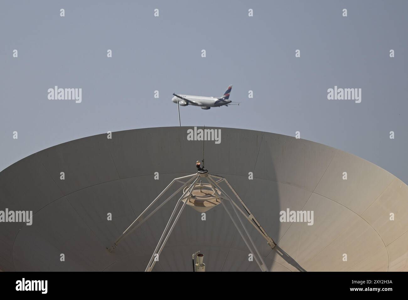 Main space operations center hi-res stock photography and images - Alamy