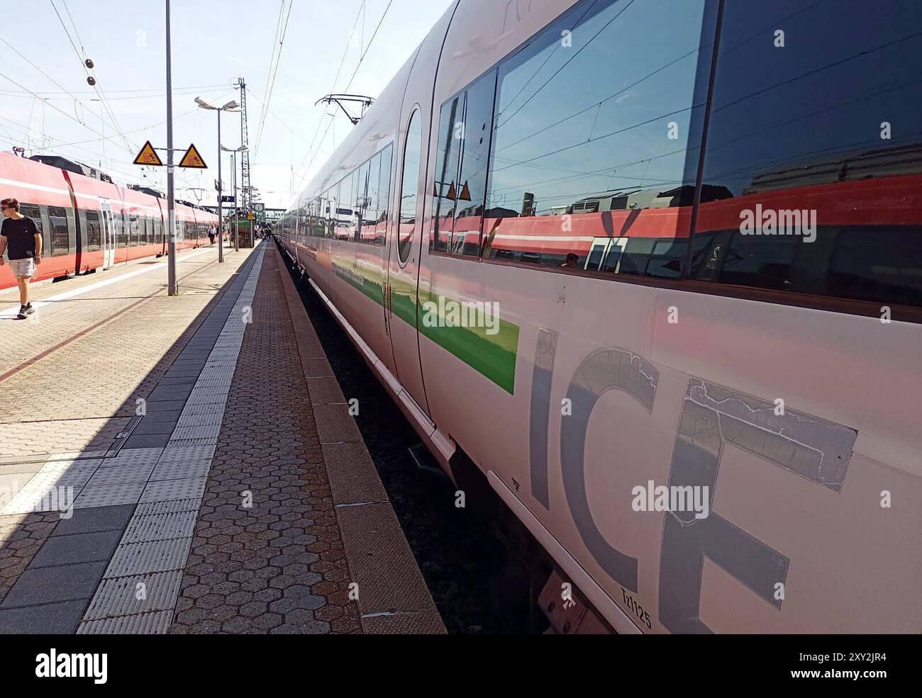 ICE , Bahn, DB, Deutsche Bahn, Zug, Eisenbahn, Zugbegleiter, Gleise ...