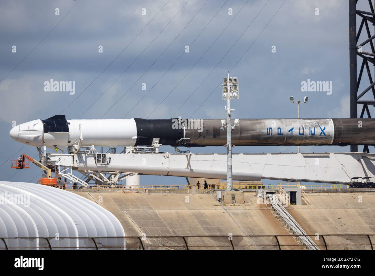 Amazing views of a horizontal SpaceX Falcon 9 Polaris Dawn as SpaceX ...