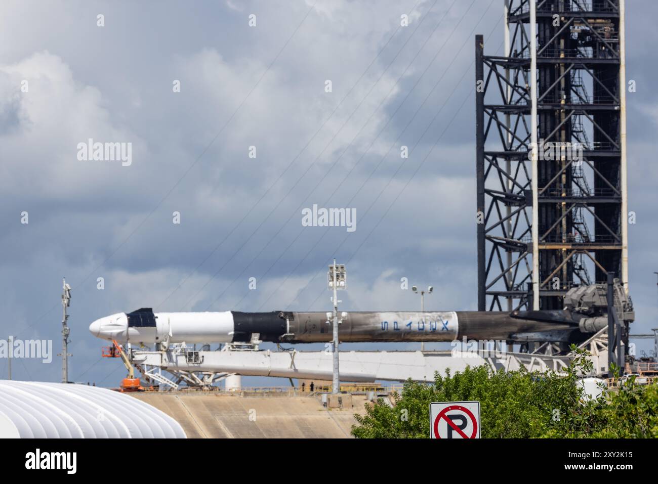 Amazing views of a horizontal SpaceX Falcon 9 Polaris Dawn as SpaceX ...
