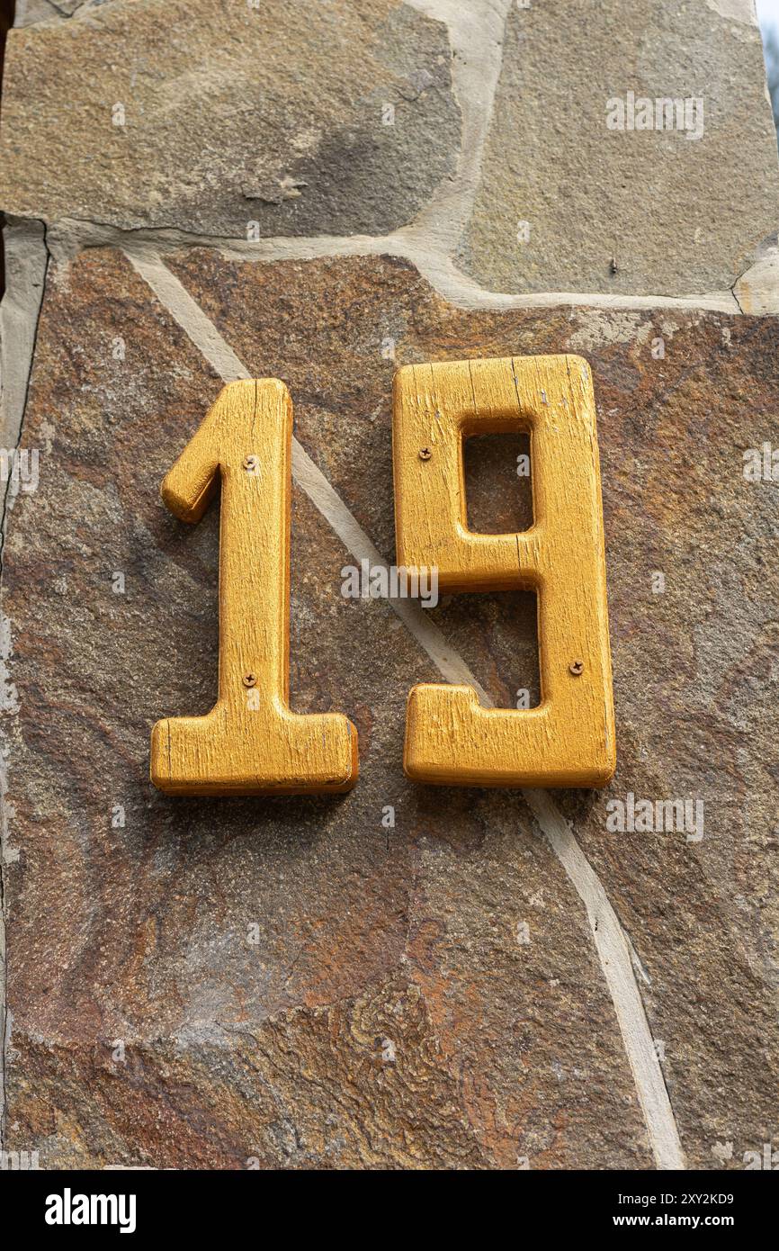 House number 19 sign on wall hi-res stock photography and images - Alamy