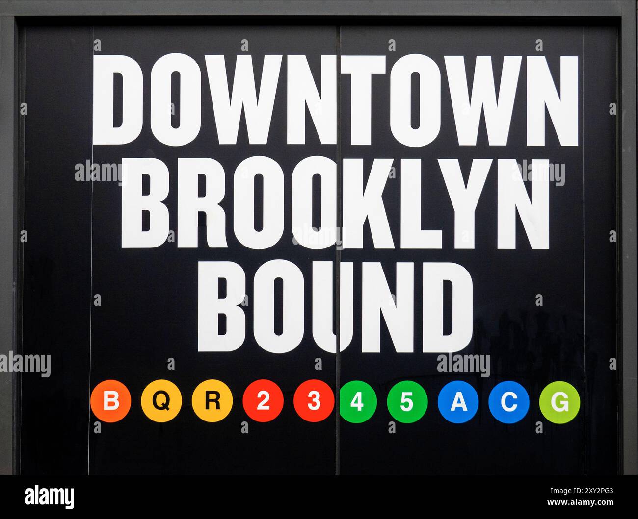 Downtown brooklyn bound subway sign station train lines logo hi-res stock photography and images ...