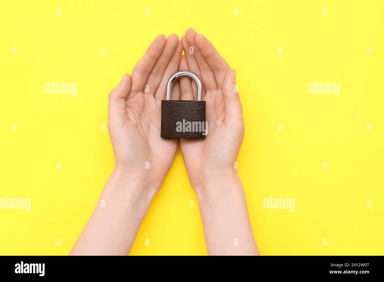Hands open padlock hi-res stock photography and images - Alamy