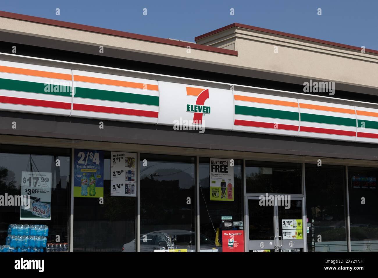 Chicago - August 22, 2024: 7-Eleven convenience store. 7-Eleven ...