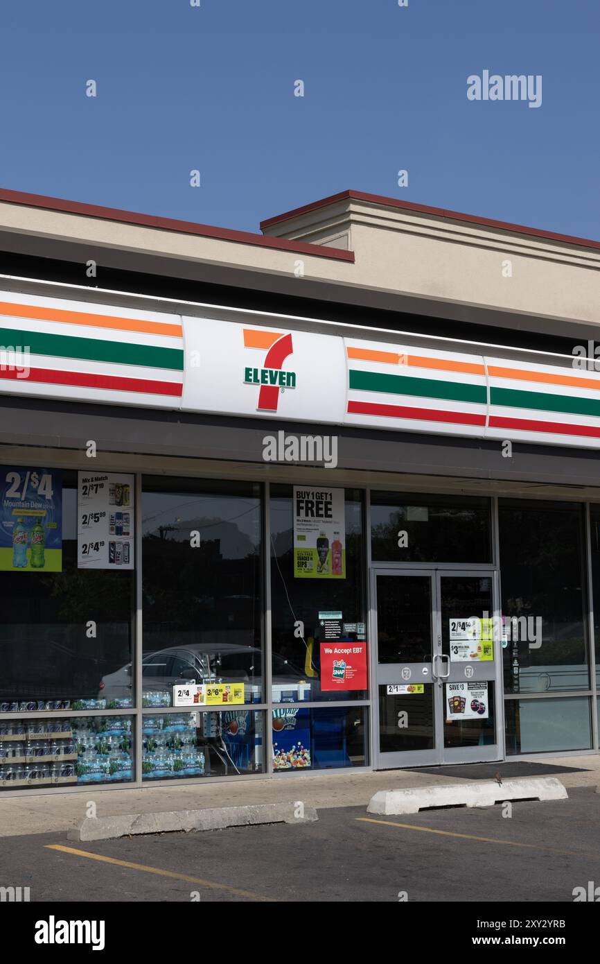 Chicago - August 22, 2024: 7-Eleven convenience store. 7-Eleven ...