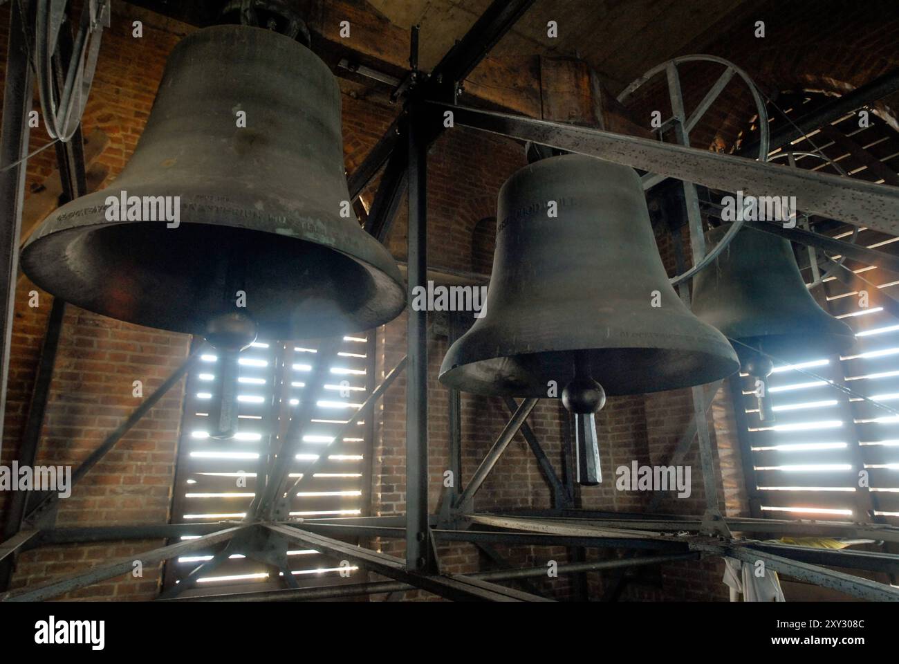Themenbilder Kirchenglocken Kirchengelaeut und Glauben Glocken im ...