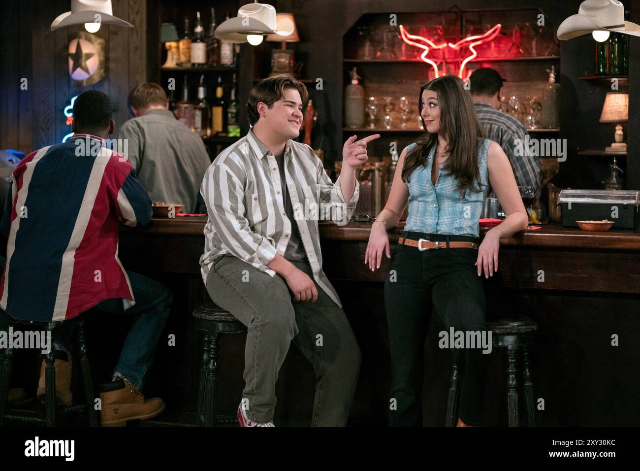 THAT '90S SHOW, (aka THAT 90S SHOW), from left: Max Donovan, Kira ...