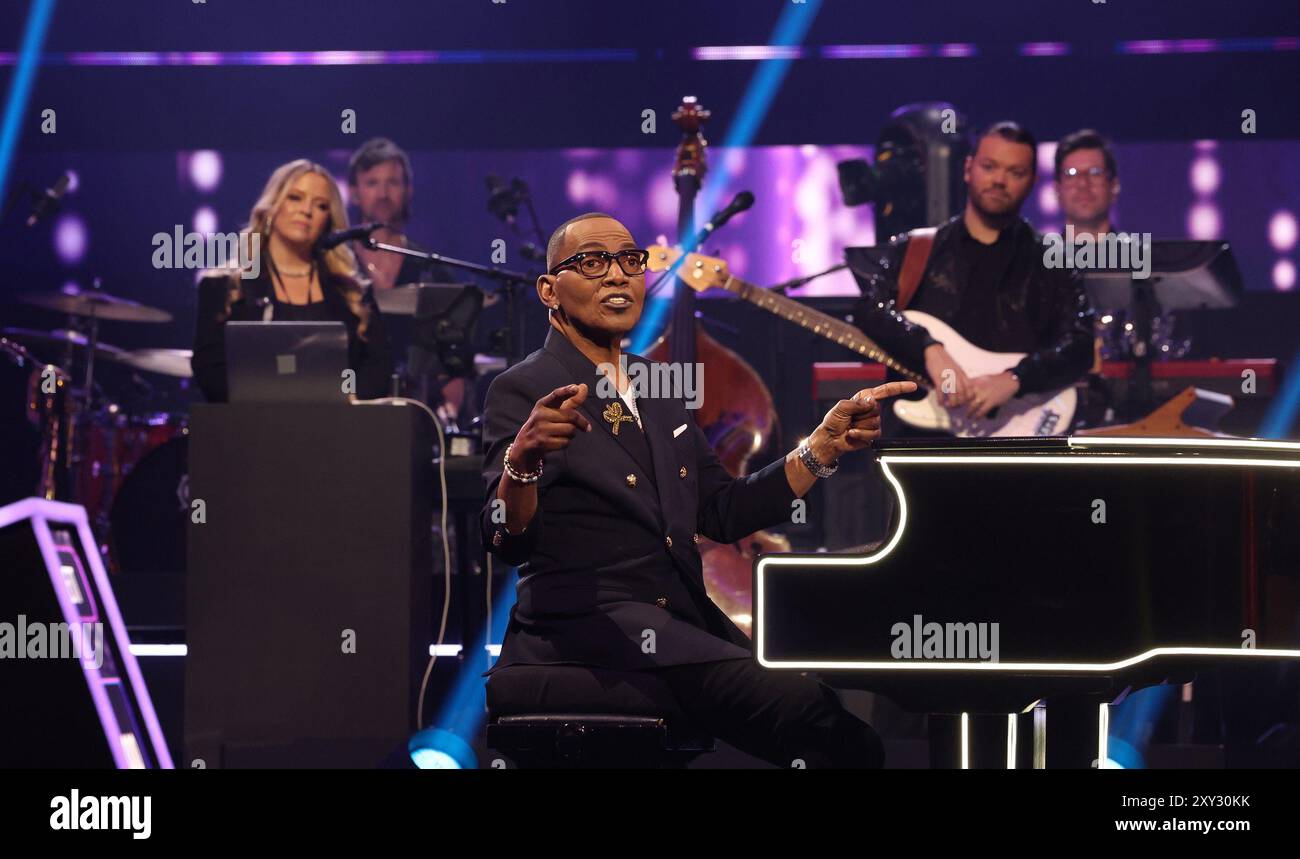 NAME THAT TUNE, band leader Randy Jackson, In The Mix', (Season 4, ep ...