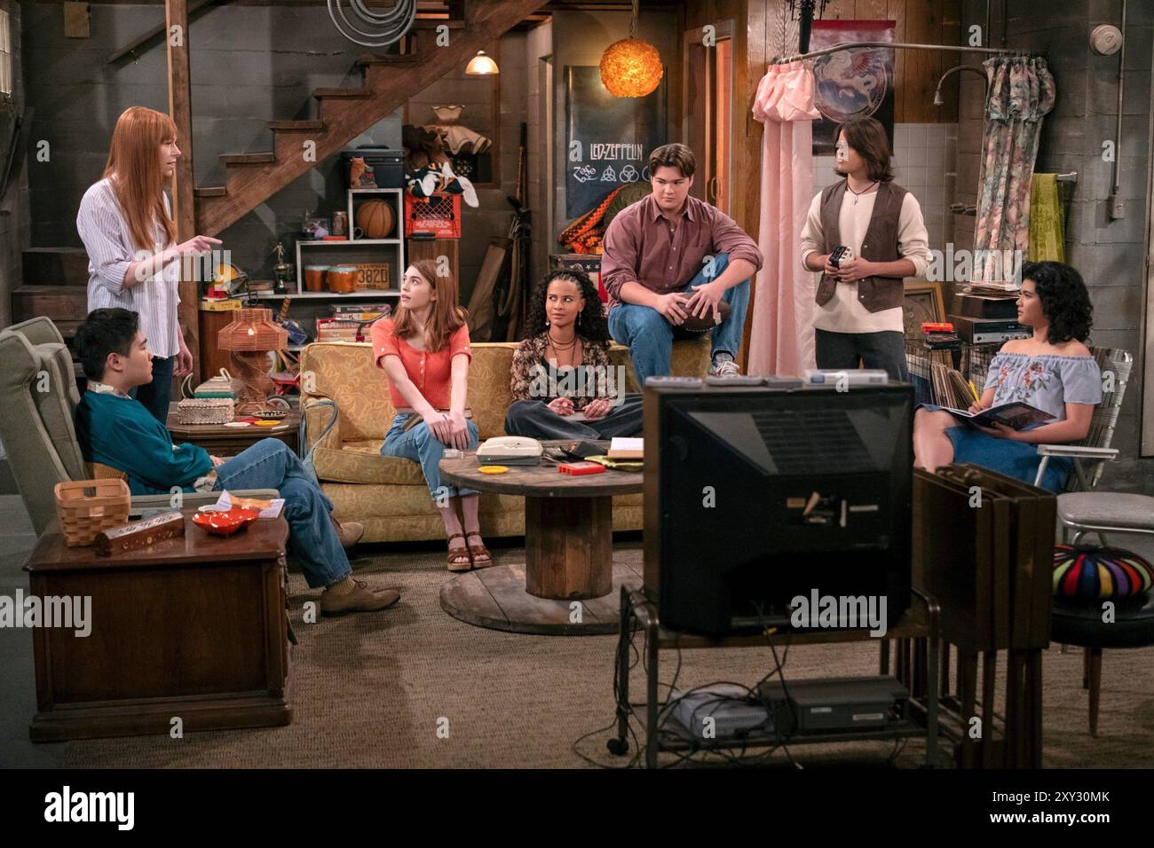 THAT '90S SHOW, (aka THAT 90S SHOW), from left: Reyn Doi, Laura Prepon ...