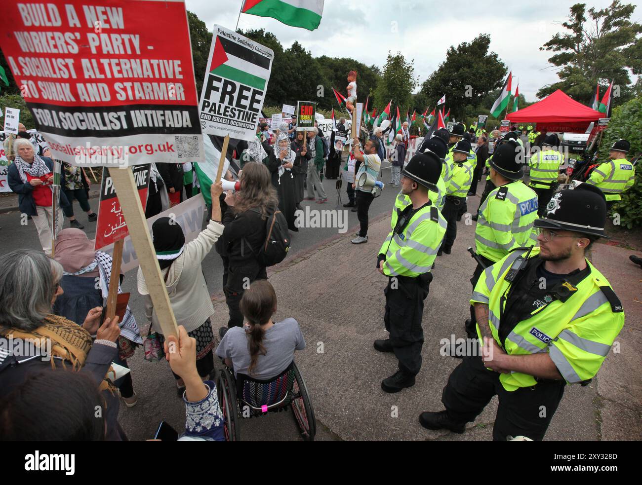 Shenstone, England, UK. 27th Aug, 2024. Police officers protect the ...