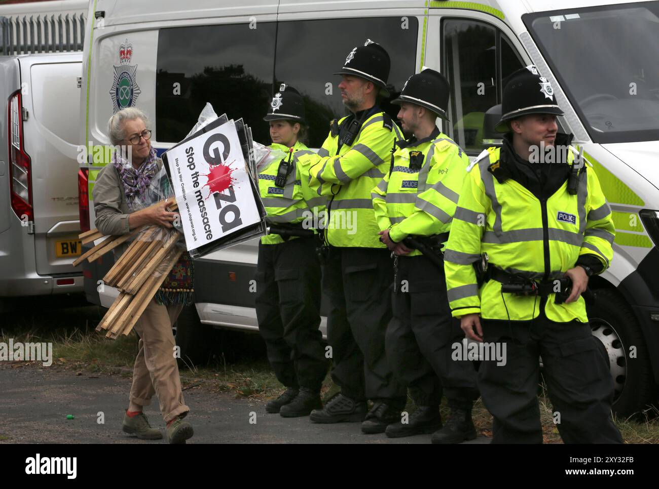 Shenstone, England, UK. 27th Aug, 2024. Protesters start to gather ...