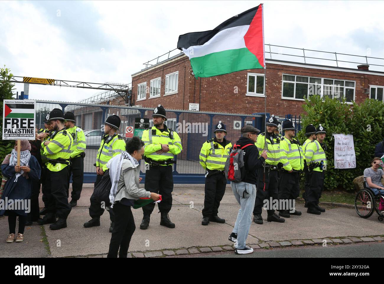Shenstone, England, UK. 27th Aug, 2024. Protesters start to gather ...