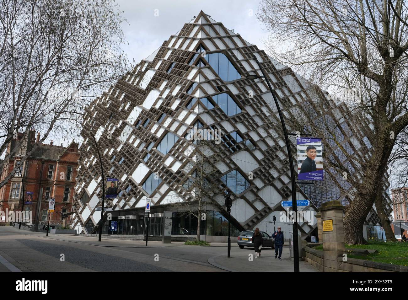 University sheffield diamond building hi-res stock photography and ...