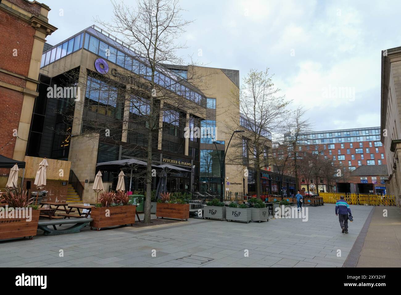 Sheffield City Centre City Hall and Barkers Pool with Cole Brothers ...