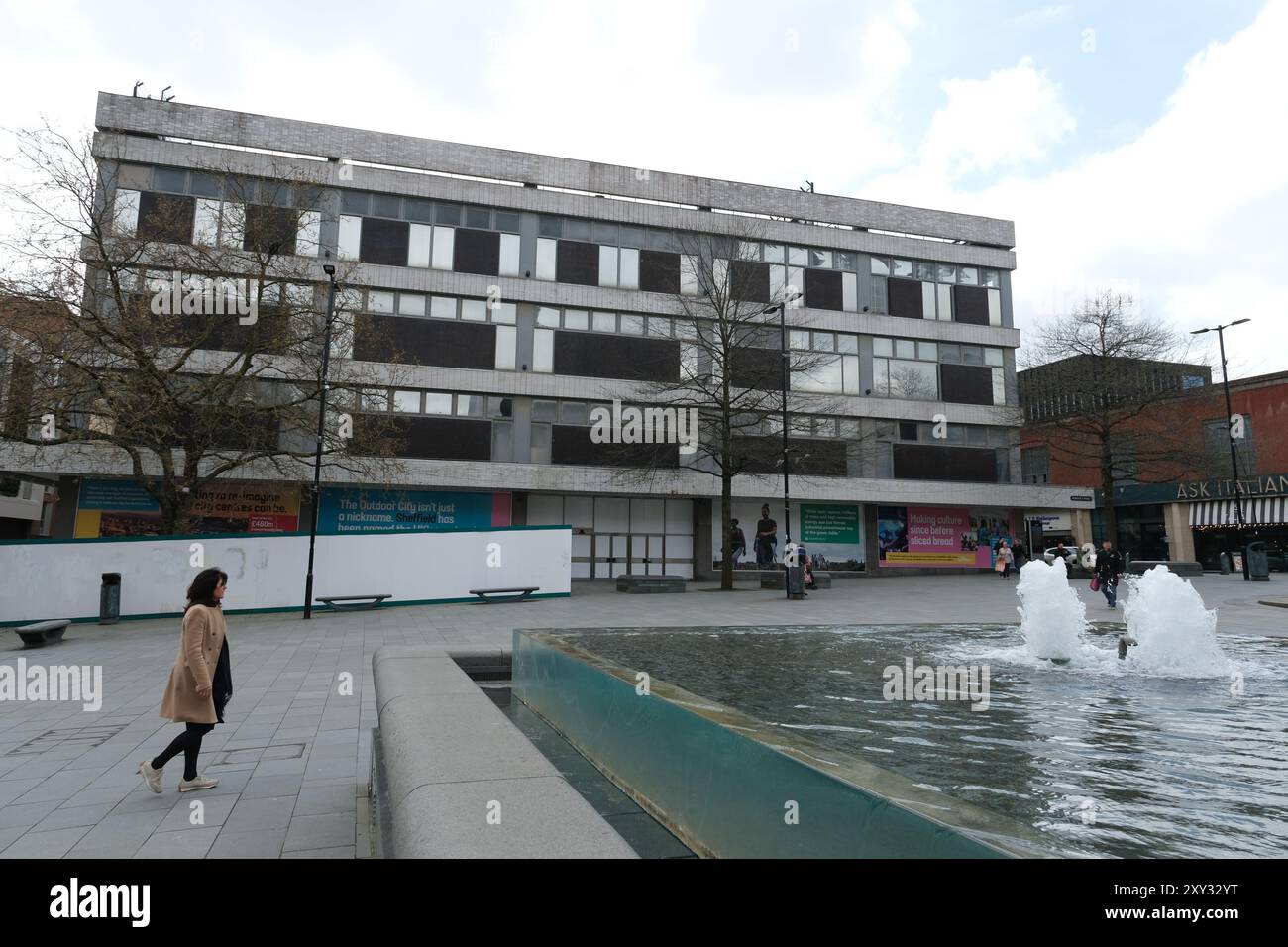 Sheffield City Centre City Hall and Barkers Pool with Cole Brothers ...