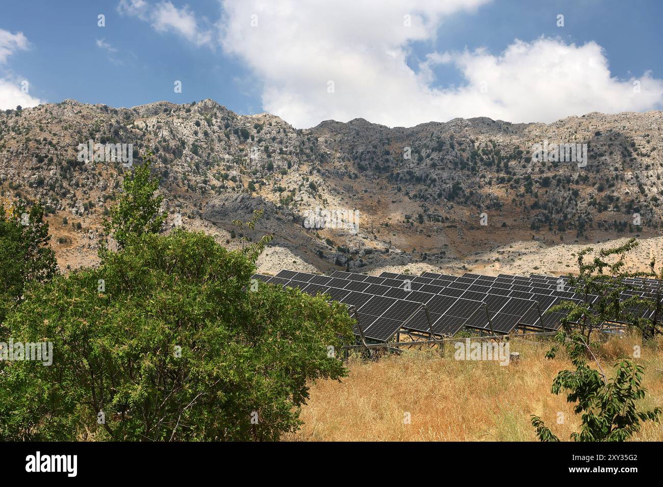 Solar field installation hi-res stock photography and images - Alamy