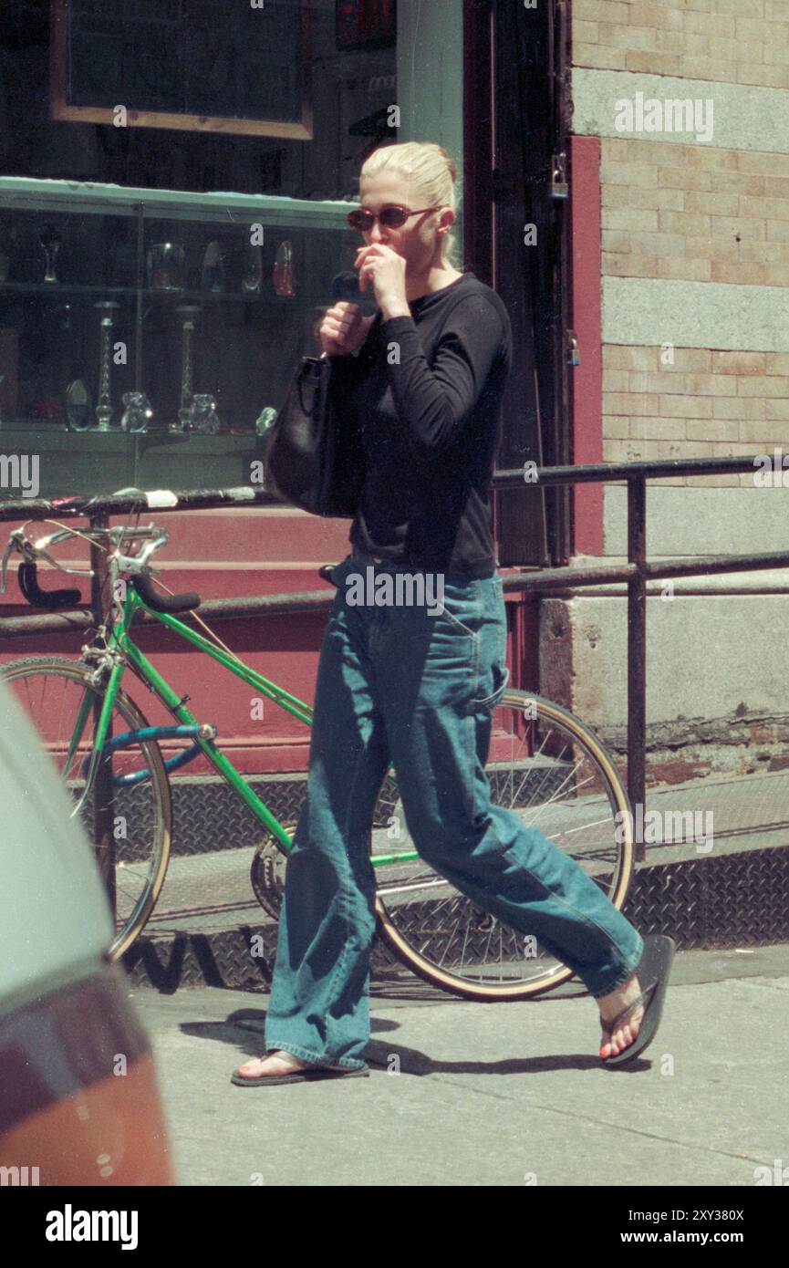 Carolyn Bessette Kennedy leaving her Tribeca loft on 20 North Moore ...