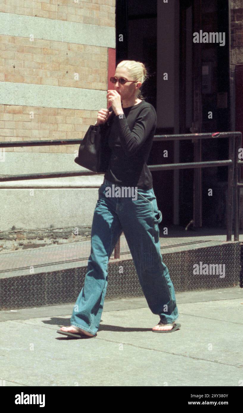 Carolyn Bessette Kennedy leaving her Tribeca loft on 20 North Moore ...