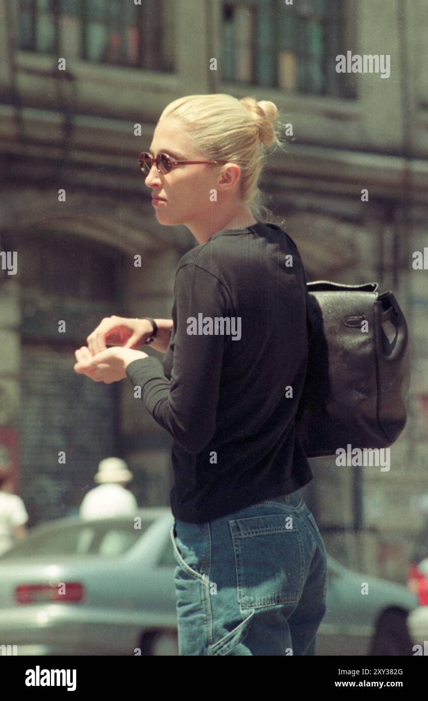 Carolyn Bessette Kennedy leaving her Tribeca loft on 20 North Moore ...