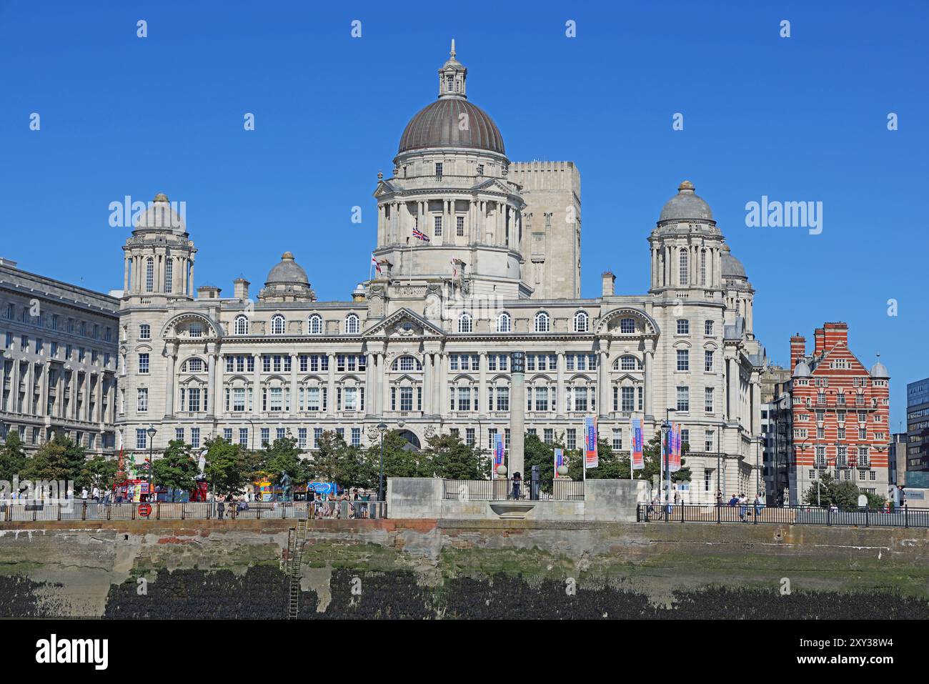 Mersey docks and harbour board building hi-res stock photography and ...