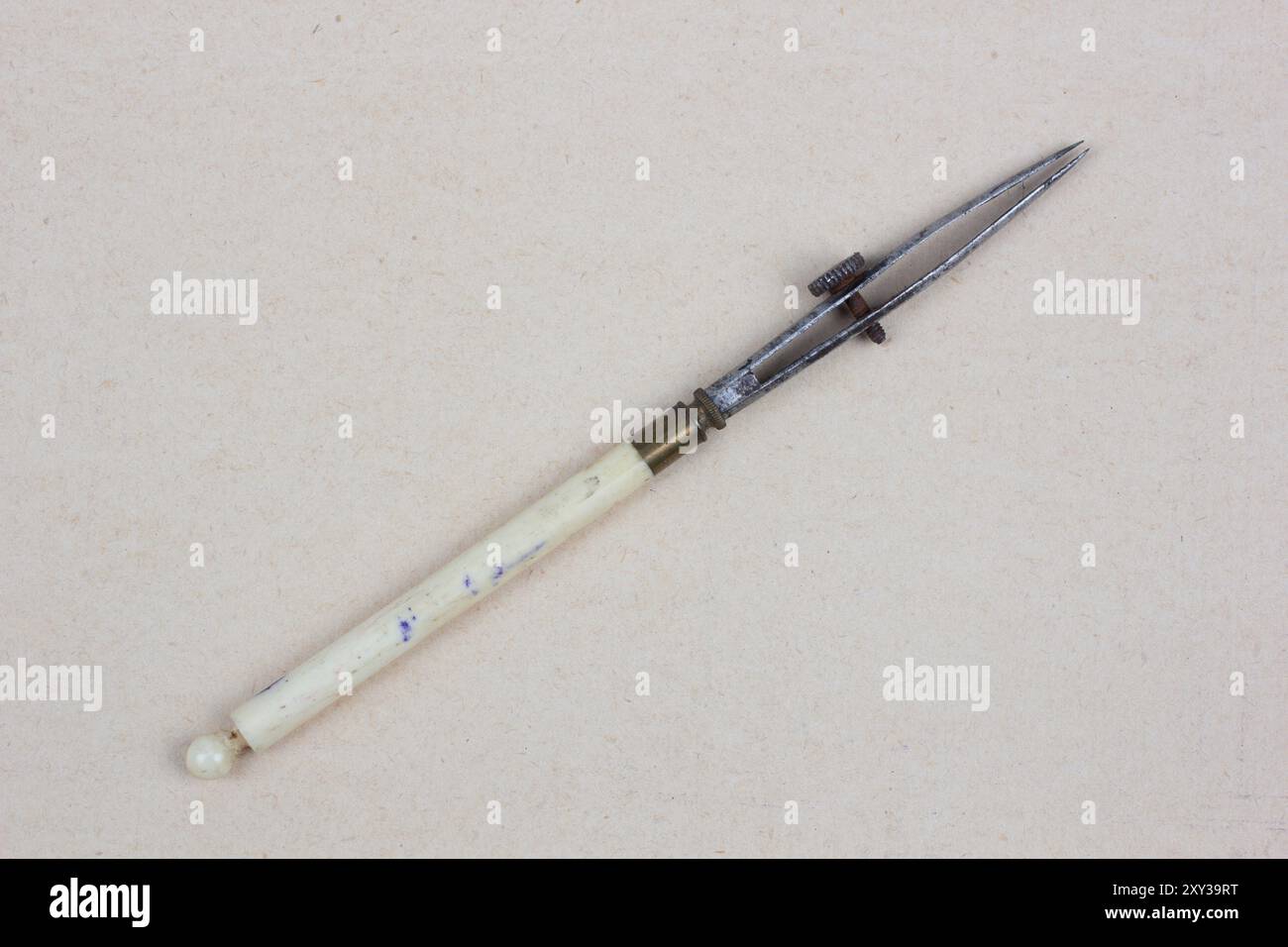 Vintage retro ruling pen on paper background Stock Photo - Alamy
