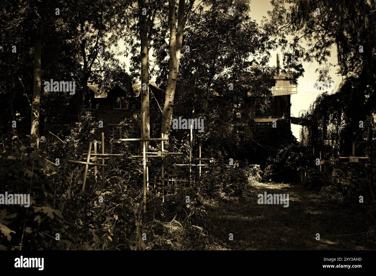 Sheridan house by the cemetery hi-res stock photography and images - Alamy