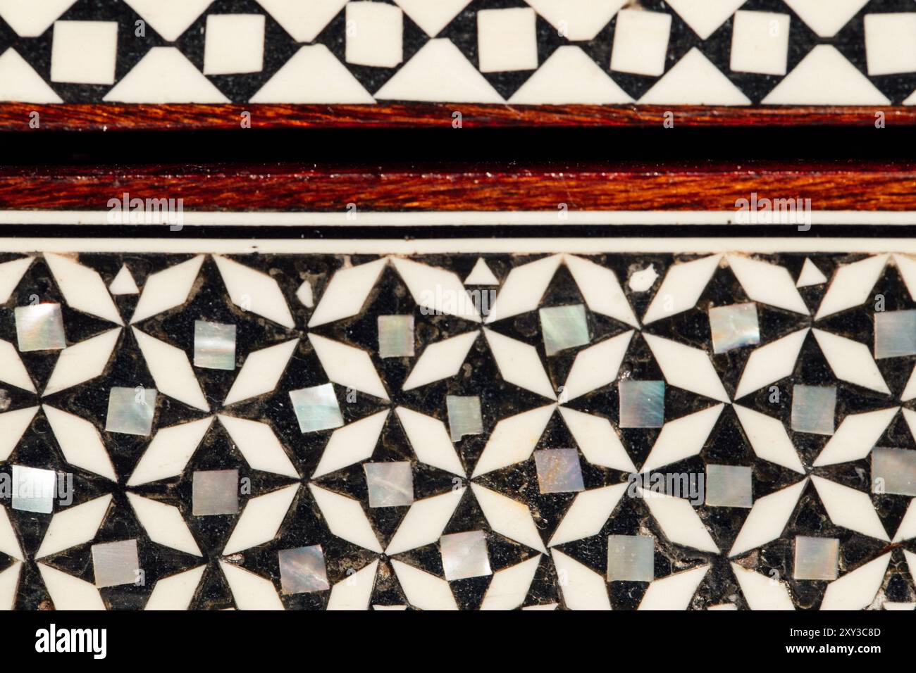 Middle design hi-res stock photography and images - Alamy