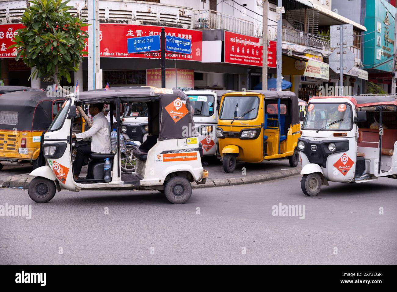 Auto rickshaws (tuk-tuks) in downtown Phnom Penh (Central Market area ...