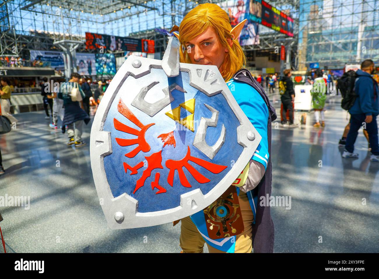 Cosplayer David Charles from Chicago is in character David Link from ...