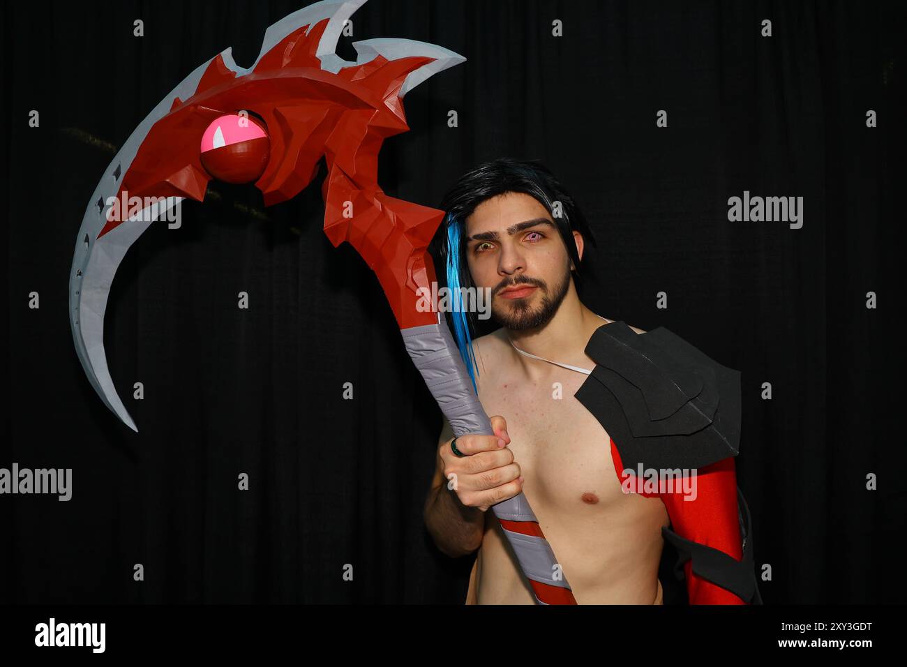 Cosplayer Tyler from Long Island is dressed as Kane from League of ...
