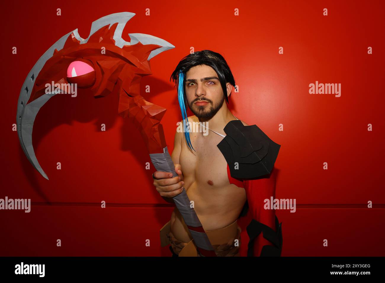 Cosplayer Tyler from Long Island is dressed as Kane from League of ...
