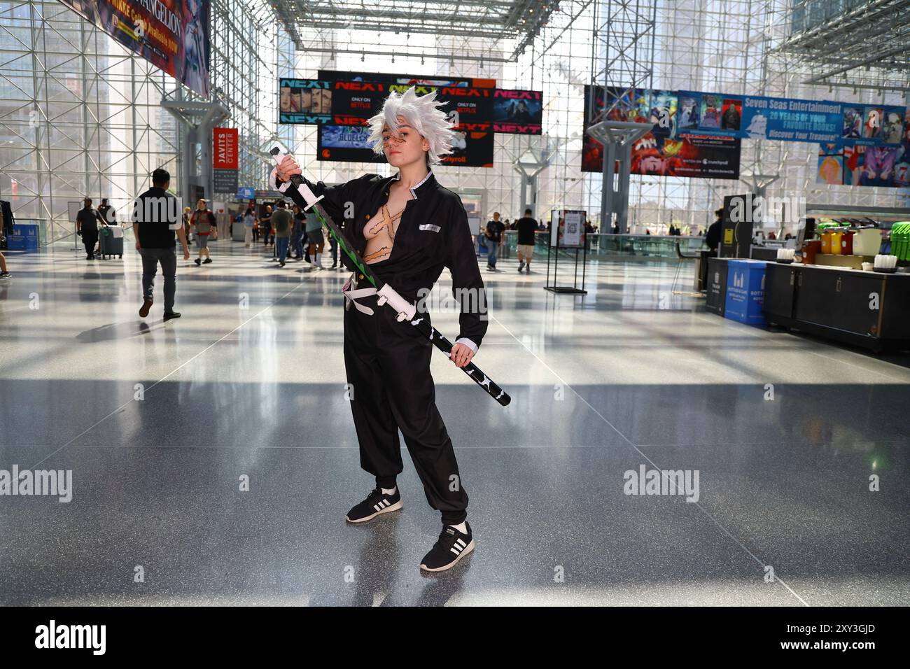 Cosplayer Muriel from Queens dressed as Sanemi Shinazugawa shows off a ...