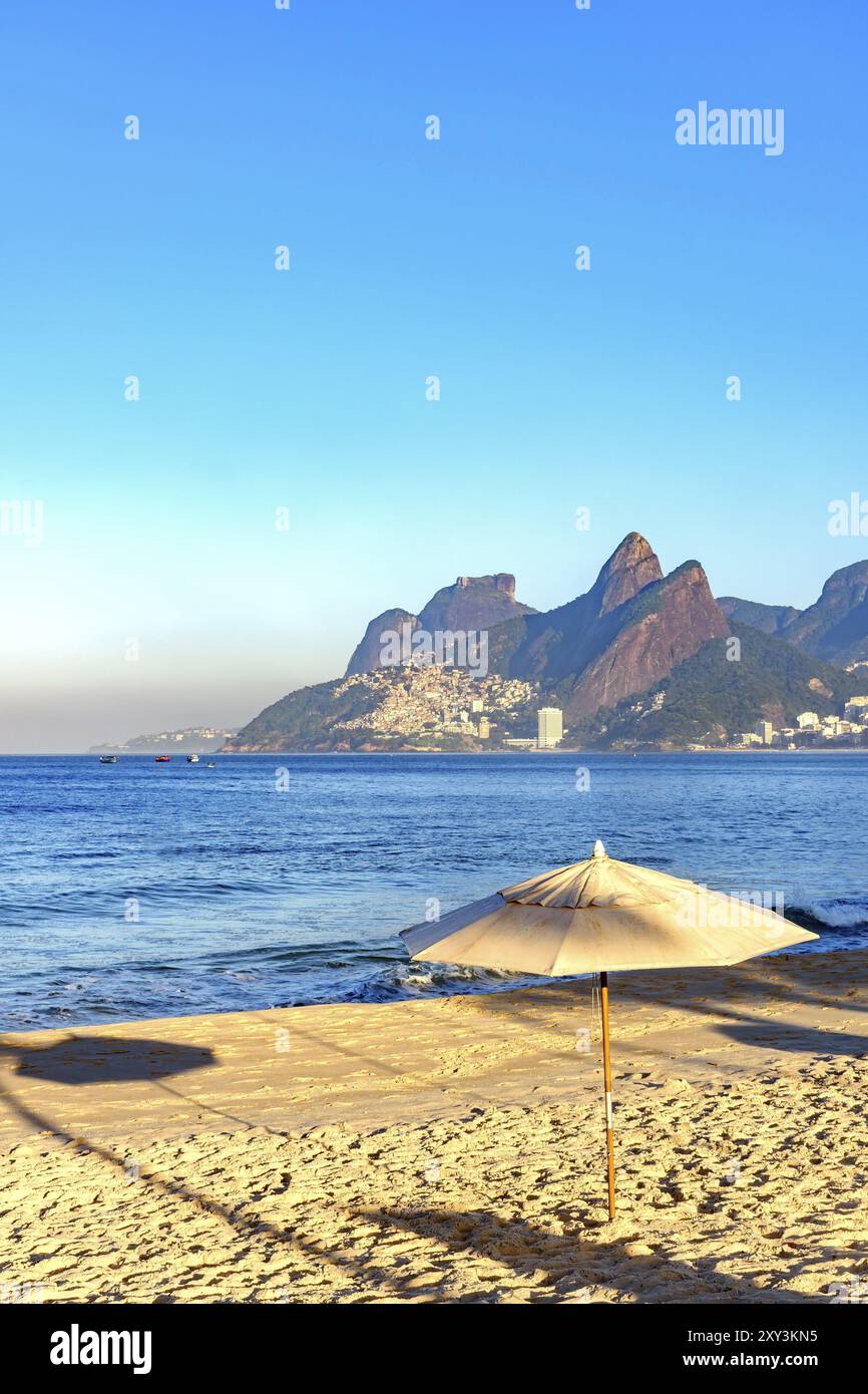 Morning at Ipanema beach in Rio de Janeiro Stock Photo - Alamy