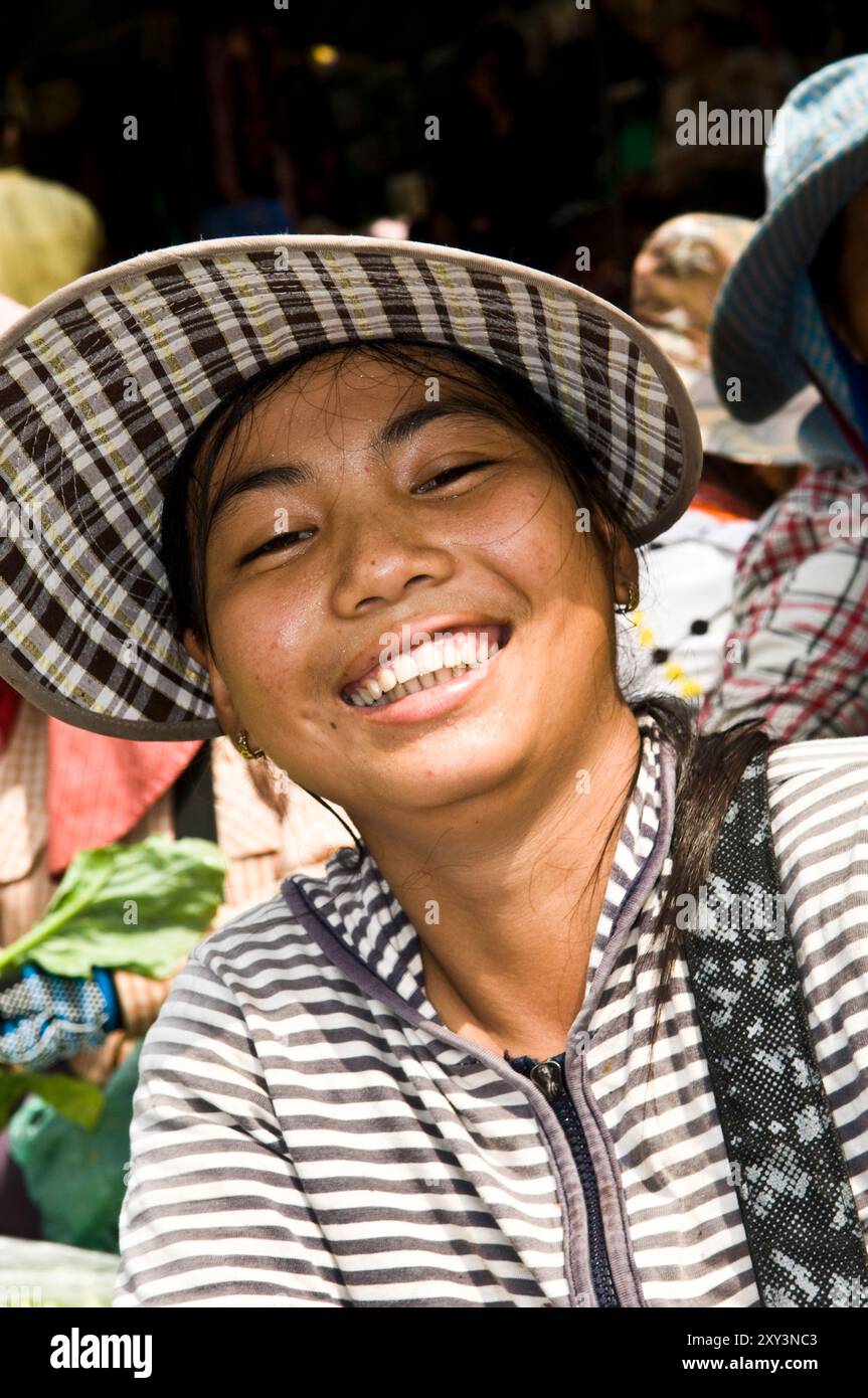 A smiling Khmer woman at a local market in Phnom Penh, Cambodia Stock ...