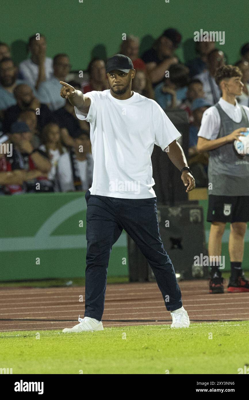 Football match, coach Vincent KOMPANY FC Bayern Munich gives his ...