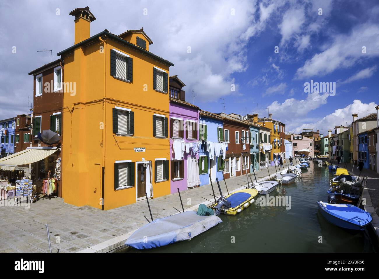 Burano casas de colores hi-res stock photography and images - Alamy
