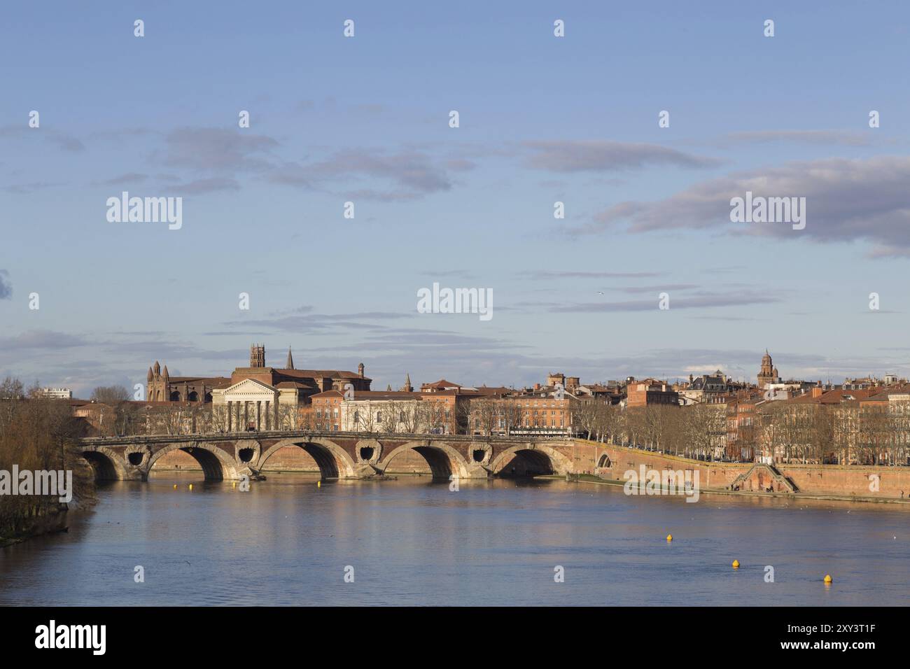 Toulouse town centre and river hi-res stock photography and images - Alamy