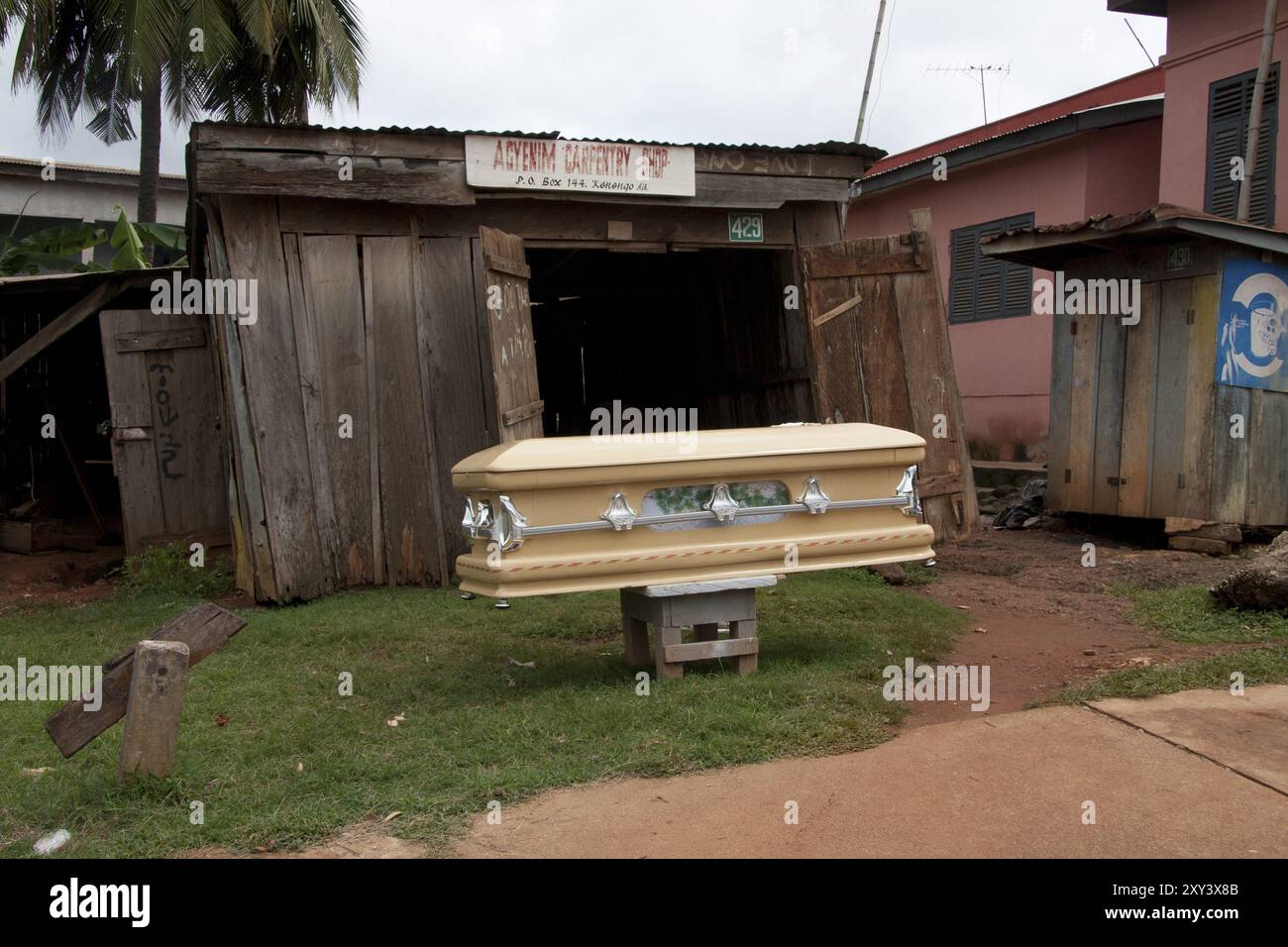 Ghana coffin hi-res stock photography and images - Alamy