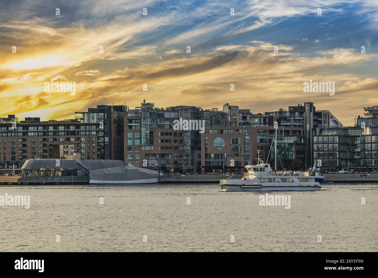 Oslo Norway, sunset city skyline at harbour Stock Photo - Alamy